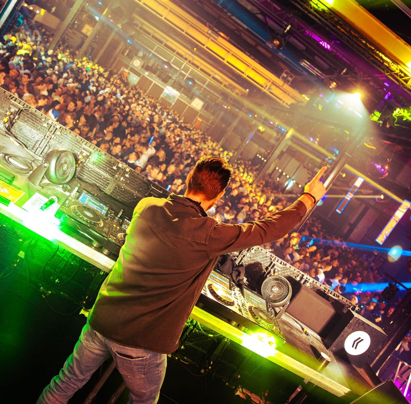 Huur een ervaren Allround DJ - DJ Hylke - Bruiloften - Bedrijfsfeest